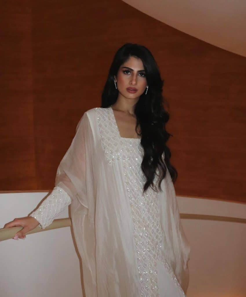 Modest summer outfits: Our fave influencers are nailing modest hot girl ...