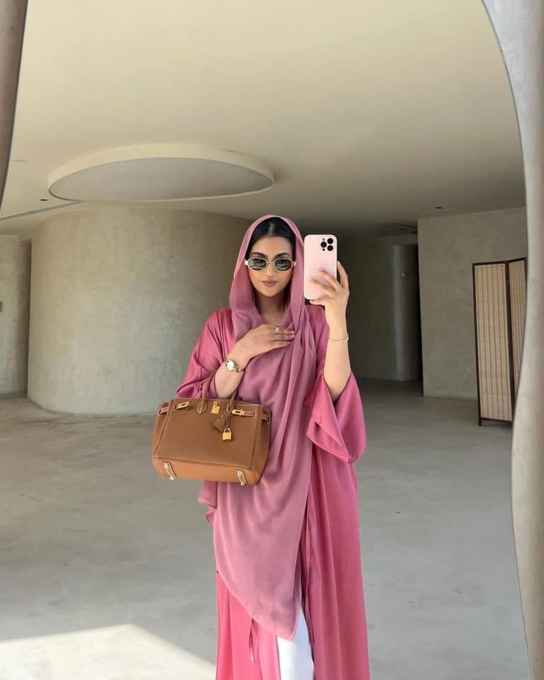Modest summer outfits: Our fave influencers are nailing modest hot girl ...