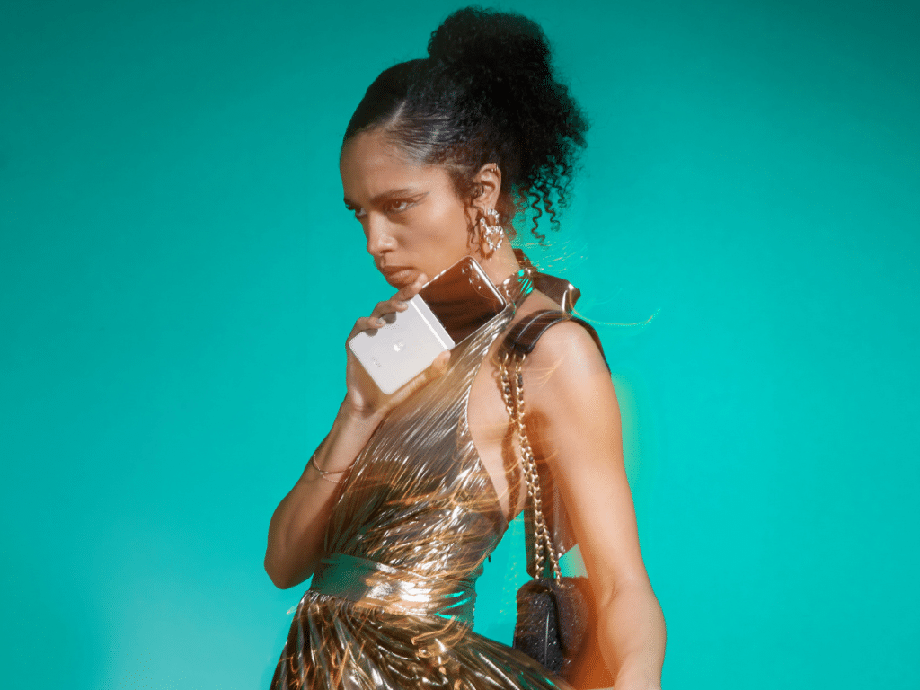 OMG, flip phones are officially back | Cosmopolitan Middle East